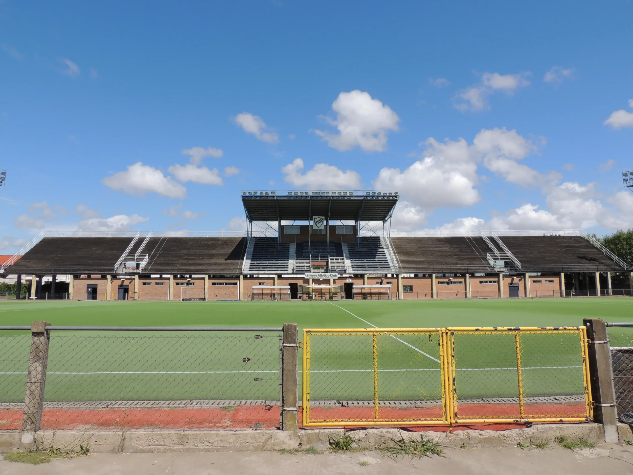Estadio centenario ciudad de quilmes para el aficionado | FN Hockey